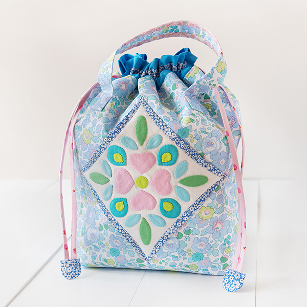 Blithe Bucket Bag Pattern by Arabesque Scissors - Willow Cottage Quilt Co